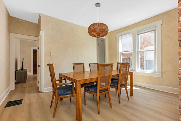 New Renovated 3bdrm/2.5 Bthrm On Franklin Park Conservatory! - Canal Winchester, OH