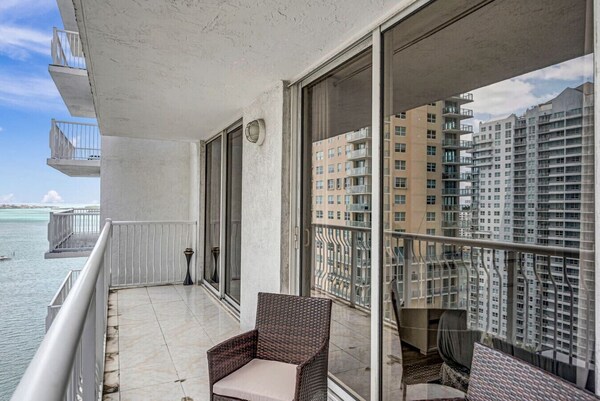 Peaceful Brickell 1br | Water & City Outlook - Miami