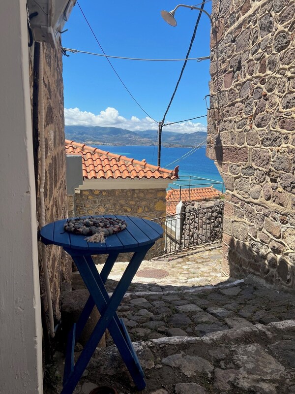The Traditional Stone Town House "Castellum Ac Mare", Molivos Lesvos - Çanakkale