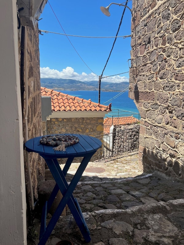 The Traditional Stone Town House "Castellum Ac Mare", Molivos Lesvos - Çanakkale