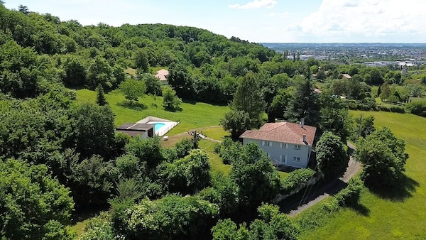 Magnificent House With Swimming Pool - Boé
