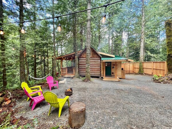Bigfoots Bungalow | Fire Pit-woodstove-large Deck - Vancouver Island