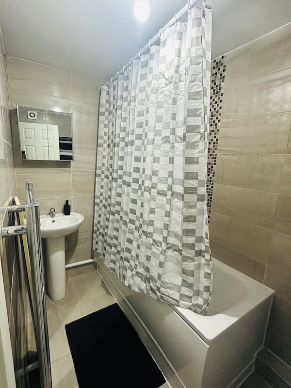 Family Home In Watford 3 Beds/6 Guests House - Watford