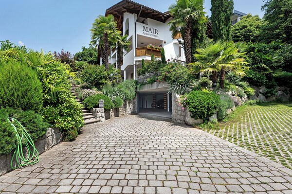 Apartment 'Mair In Schenna T' With Shared Terrace And Wi-fi - Schenna