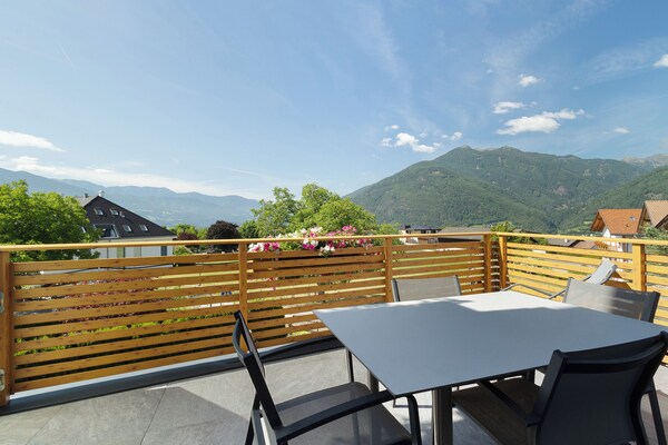 Ferienwohnung 'Enzian' Mit Bergblick, Gemeinschaftsgarten Und Wi-fi - Brixen