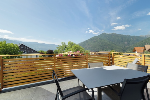Ferienwohnung 'Enzian' Mit Bergblick, Gemeinschaftsgarten Und Wi-fi - Brixen