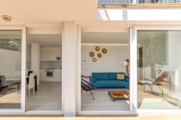 Appartement 'L'escala - Bajos' Avec Vue Sur Mer, Terrasse Privée Et Climatisation - L'Escala