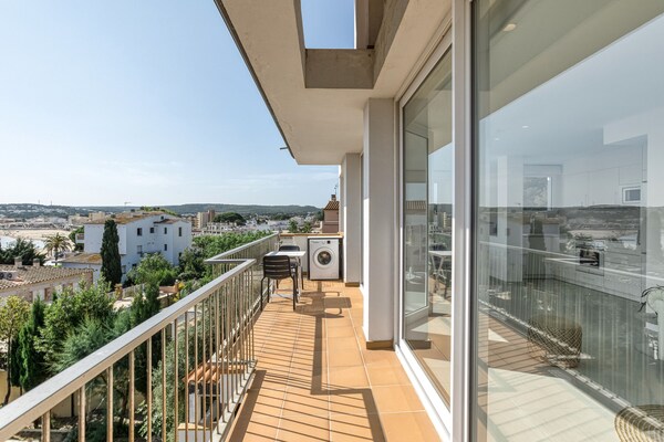 Apartment 'L'escala' With Sea View, Private Terrace And Air Conditioning - L'Escala