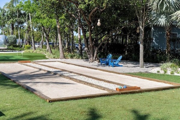 Key West Resort Room | Fun Dining, Pools, Music Nights & Free Shuttle To Town - Key West, FL
