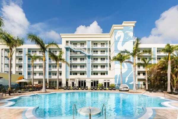Group Getaway In 3 Ocean-view Rooms | Blue Flamingo Resort Key West With Pools - Key West, FL