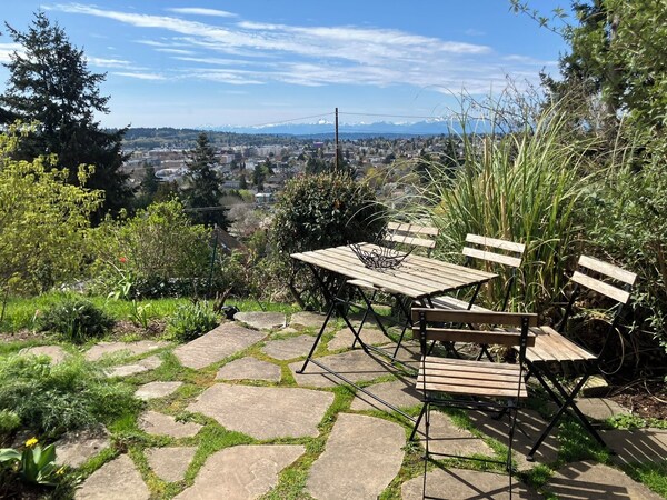 Quiet Phinney Ridge Gem With View Of Olympic Mountains And Dedicated Workspace - Seattle, WA