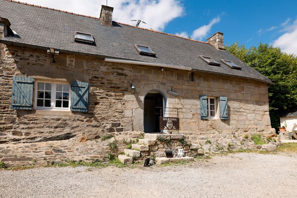 Maison "Grand Maman" Avec Piscine Partagée, Terrasse Partagée Et Wi-fi - Lac de Guerlédan