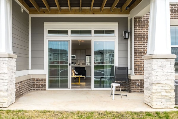 Spacious Whitestown Getaway - Zionsville, IN