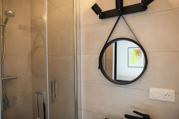 Apartment 'Urban Gallery Grand' With Mountain View, Balcony And Wi-fi - Genf