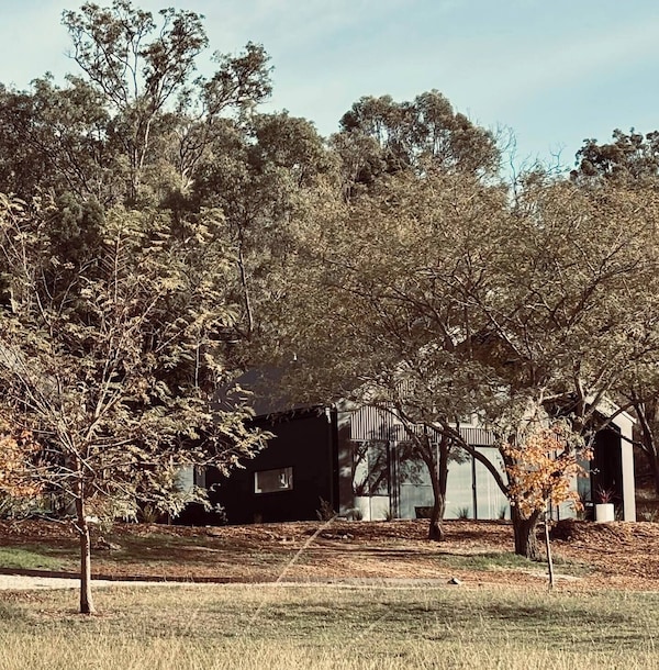 Cascade - Luxe 2-bedroom Villa At Small Batch Brewery & Hop Farm On 40 Acres - Mudgee