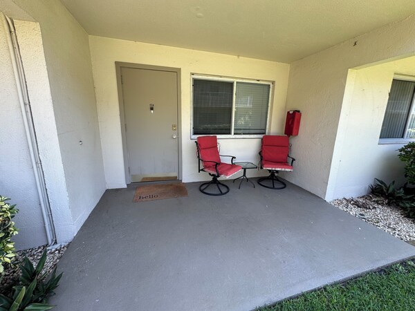 Beach And Trail Bungalow- Quiet, Cute And Close To It All - St. Pete Beach, FL