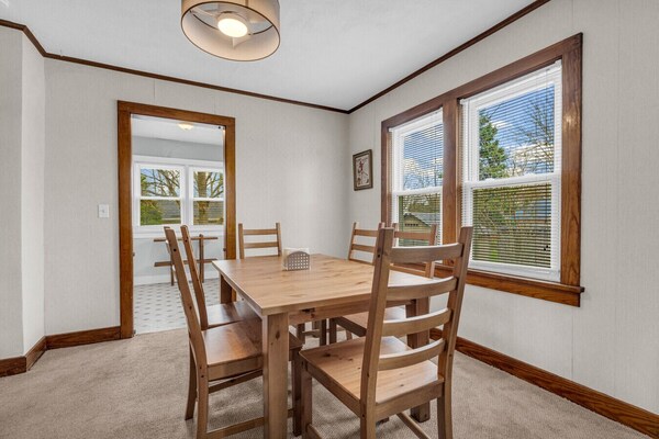 The Corner Cottage! Walk To Downtown Caseville! - Caseville, MI