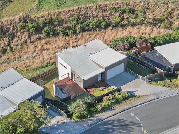 Spacious Modern Home - Hobart