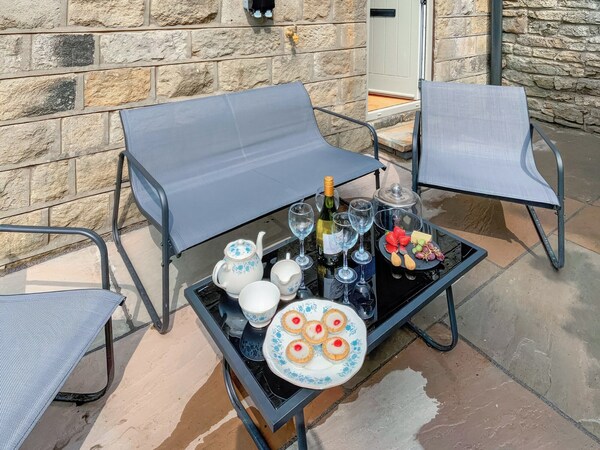 2 Bedroom Accommodation In Holmfirth - Holmfirth