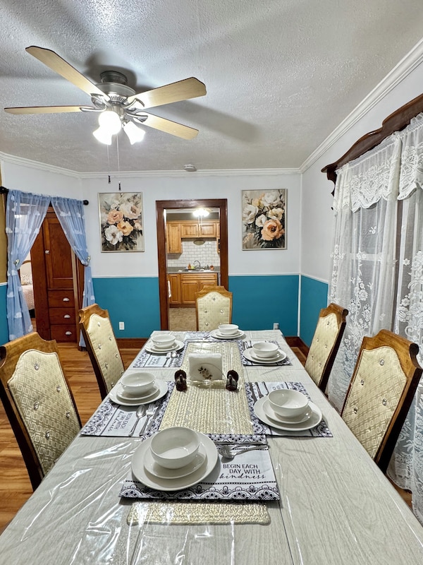 Charming 2-bedroom Apartment In Pleasant Blasdell With Morning Breakfast. - Hamburg, NY
