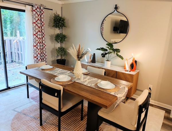 Delightful Room, Queen-size Bed, Near Hospitals & Shops. Ac, Wifi, 1.5 Bathrooms - Greensboro, NC