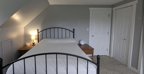 Charming 3-bedroom Farmhouse With Wifi, Ac On The Outskirts Of Hocking Hills. - Ohio