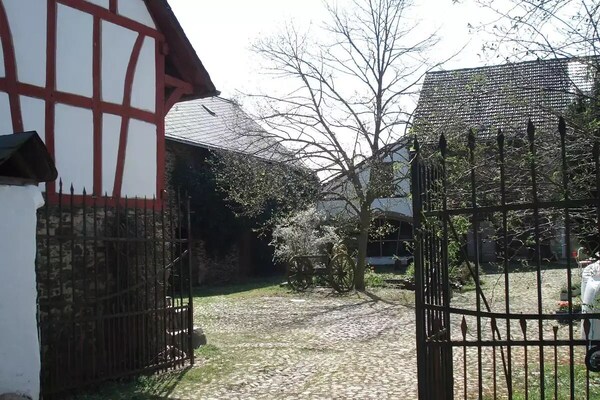 Beautifully Renovated Vacation Apartment On An Idyllic Farm. 4 - 8 Persons. - Cochem