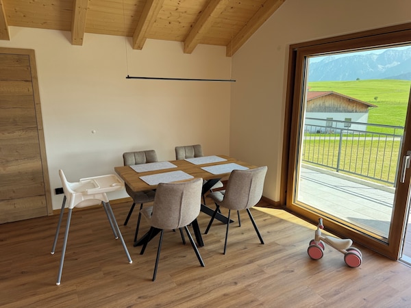 Willkommen In Der Ferienwohnung Gams Im Glück  Allgäuer Bergblick Inklusive - Hopferau