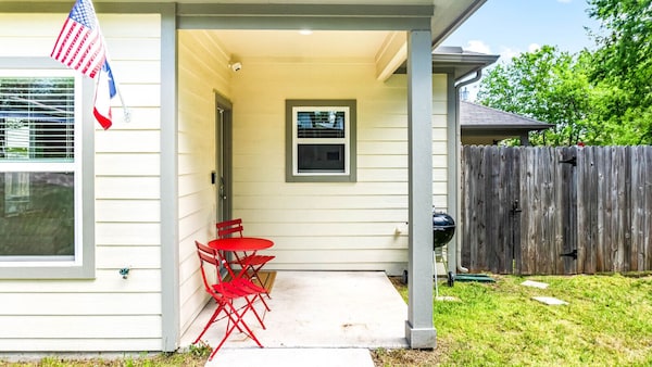 Clean, Modern, Walk To Downtown | Sai - Rockwall, TX
