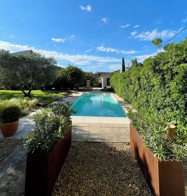 Salle De Réception D'exception Avec Jardin Et Piscine Près D'avignon - Pont du Gard