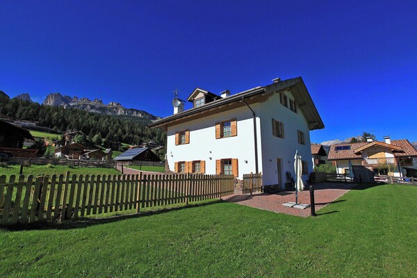 Chalet Nata: Your Panoramic Retreat In The Dolomites Of Val Di Fassa - Moena