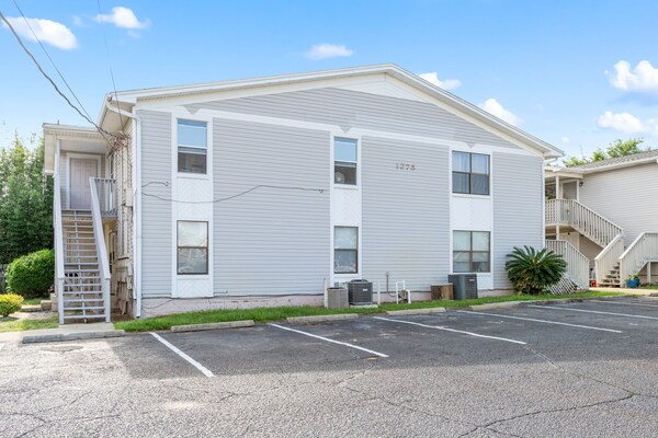 Cozy 2br | Gourmet Coffee Ready - Pensacola Beach, FL