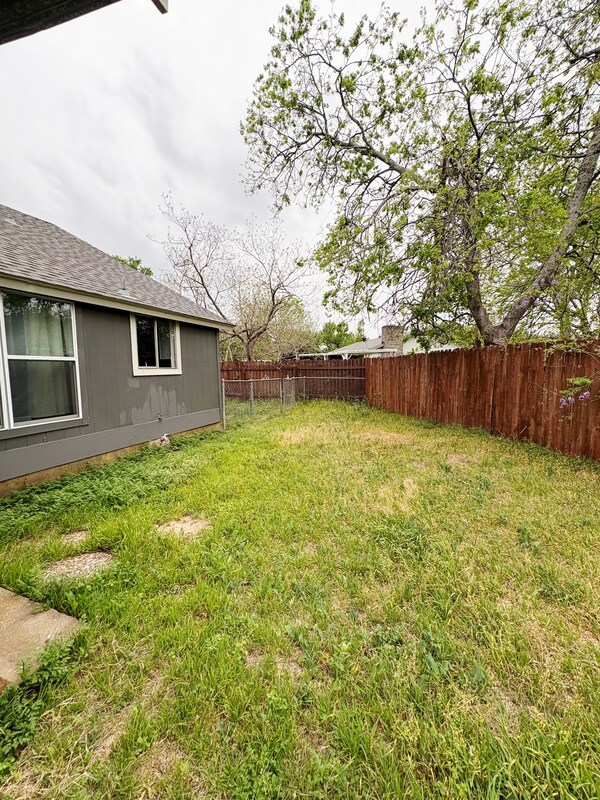 Spacious 4br W/ Fenced Yard - Round Rock, TX