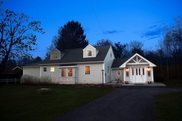 Luxurious 3-bedroom Custom Built Home In The Heart Of The Thousand Islands - Clayton, NY
