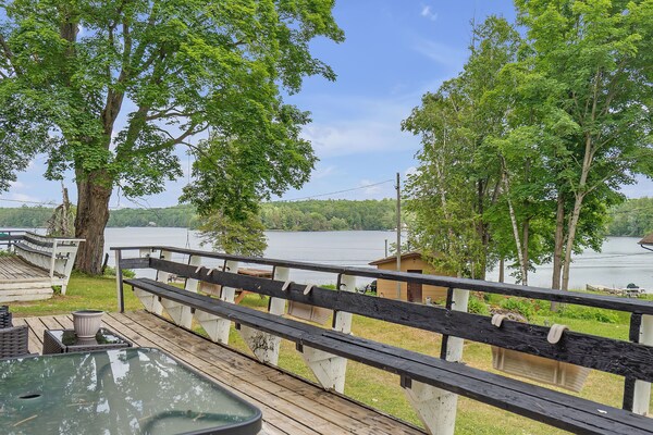 Spacious Cottage- Right Across Lake! - Kawartha Lakes