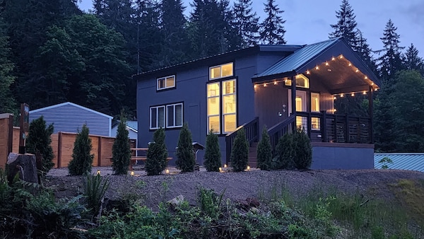 Tiny Home With A Water And Mountain View. Amazing Sunsets From The Deck! - Port Angeles, WA