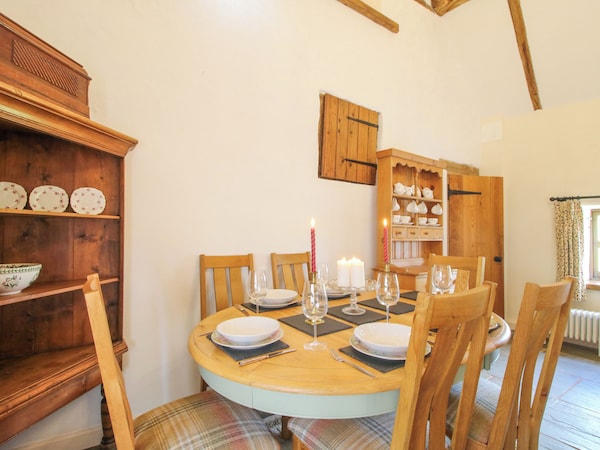 The Long House, Pet Friendly, Character Holiday Cottage In Trefonen - North Wales