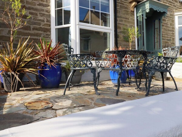 Beach View House, Family Friendly, With Open Fire In Newquay - Holywell
