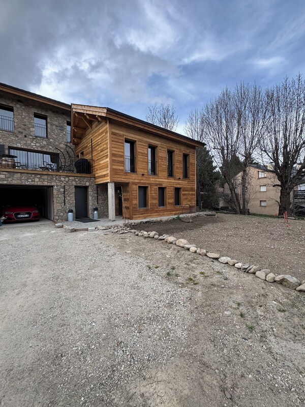Chalet "Le F "New &Cosy, In The Heart Of The Village, Opposite The Family Playground, - Formiguères