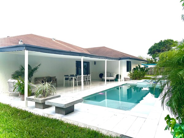Spacious 4-bedroom House In Welcoming Fort Lauderdale With Wifi, Ac - Sunrise, FL