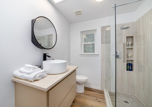Relaxing 3br Home In Irving | Near Attractions - Grand Prairie, TX