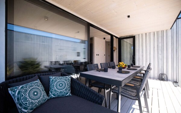 Small Cozy Home Just About 30 Meters Away From A Bar, Pool And Beach. - Nin