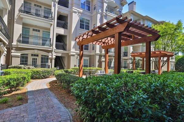 Southern Luxury In North Atl! -1bd/1bth Apartment Home - DeKalb County, GA