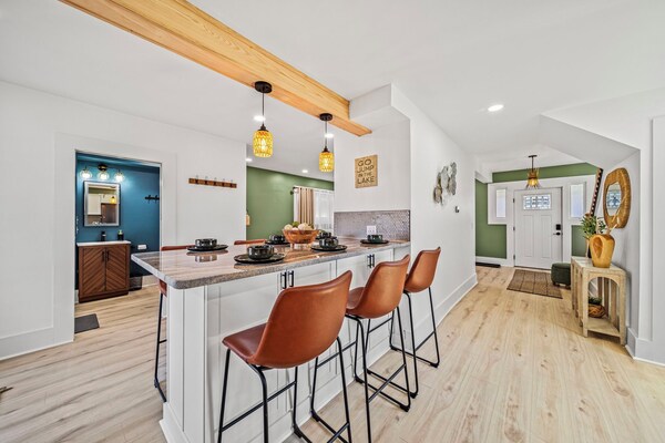 Lakeview Modern Stay Near Beaches, Gotl, And Spire - Geneva, OH