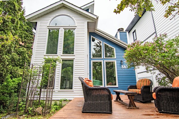 Sandy Beach Hideaway.  Cozy And Bright. Entire House Steps From The Sandy Beach! - Sylvan Lake, AB