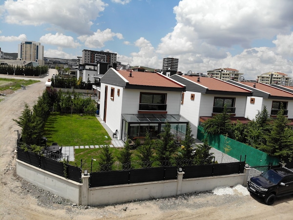 Cozy Home - Garden, Fireplace & Cinema Experience - Ankara Ili, Türkiye