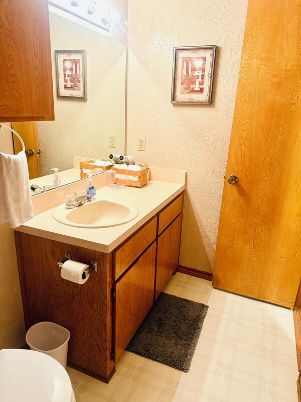 Finest 2-bedroom 2 Bathroom House With Wifi And Ac In Fabulous Lawton - Lawton, OK