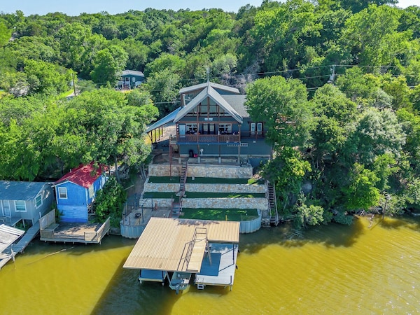 Lakeshore Lodge In Peaceful Granbury - Granbury, TX
