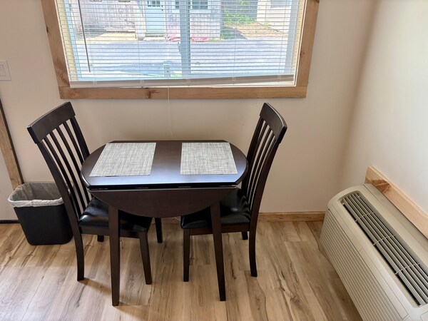 Newly Renovated! Cozy Cabin With Wifi And Ac In Charming Oscoda - Oscoda, MI
