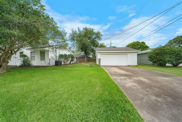 Charming 3-bedroom House With Wifi And Close Nrg - Pearland, TX